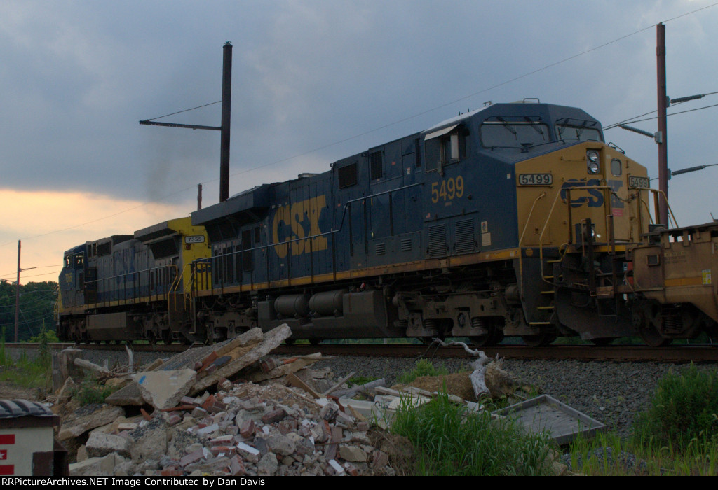CSX ES40DC 5499 trails on Q191-31
